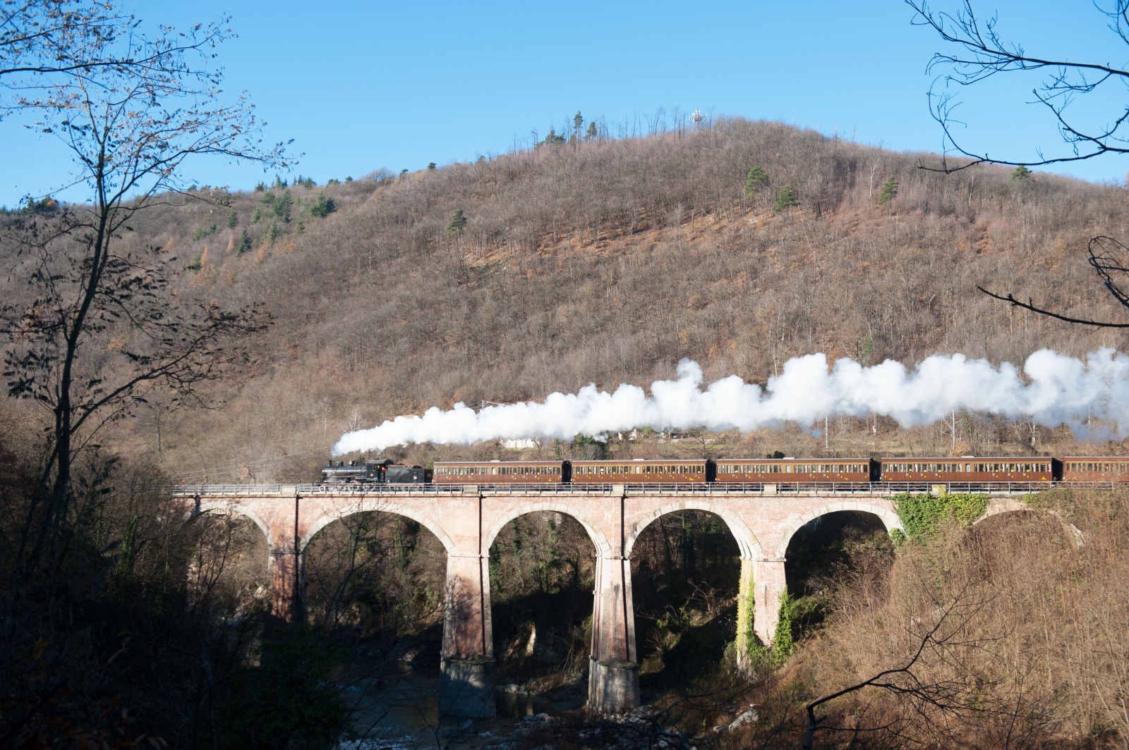 Treno storico in Alto Tanaro: tra borghi e paesaggi