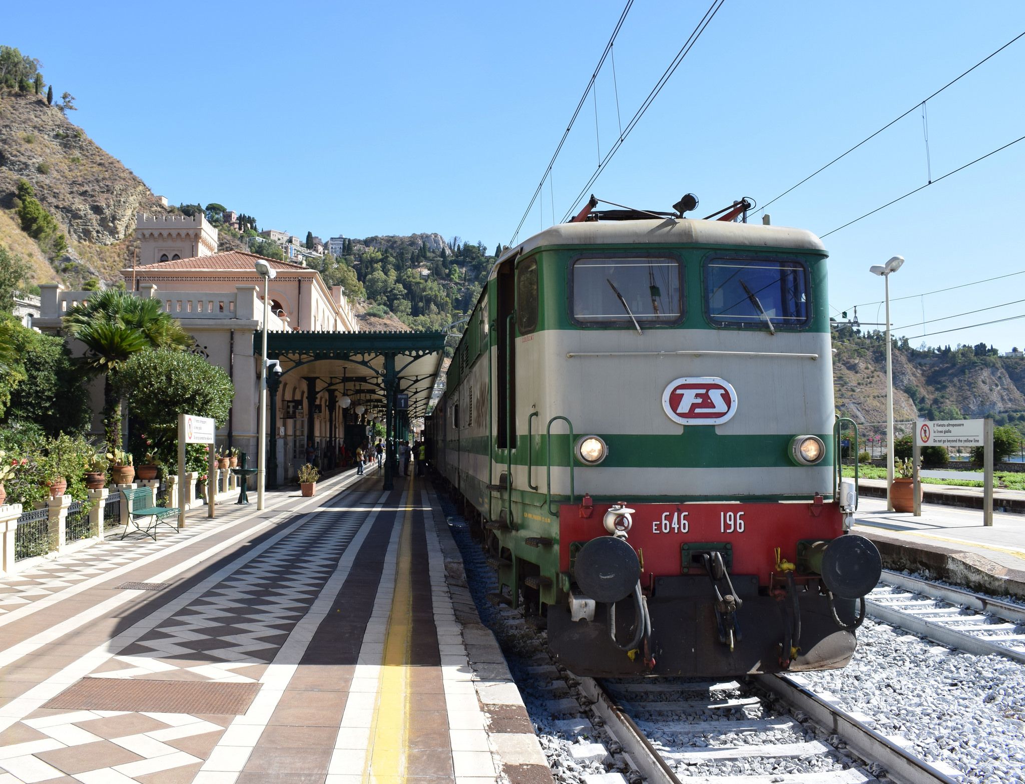 Historic train from Catania to Messina